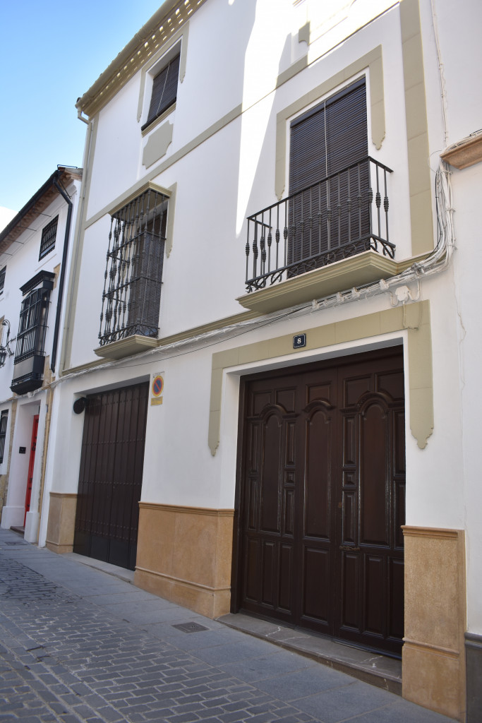 VENTA DE INMUEBLE EN MONTILLA CON NAVE, COCHERA,ALMACENES, VIVIENDA ...